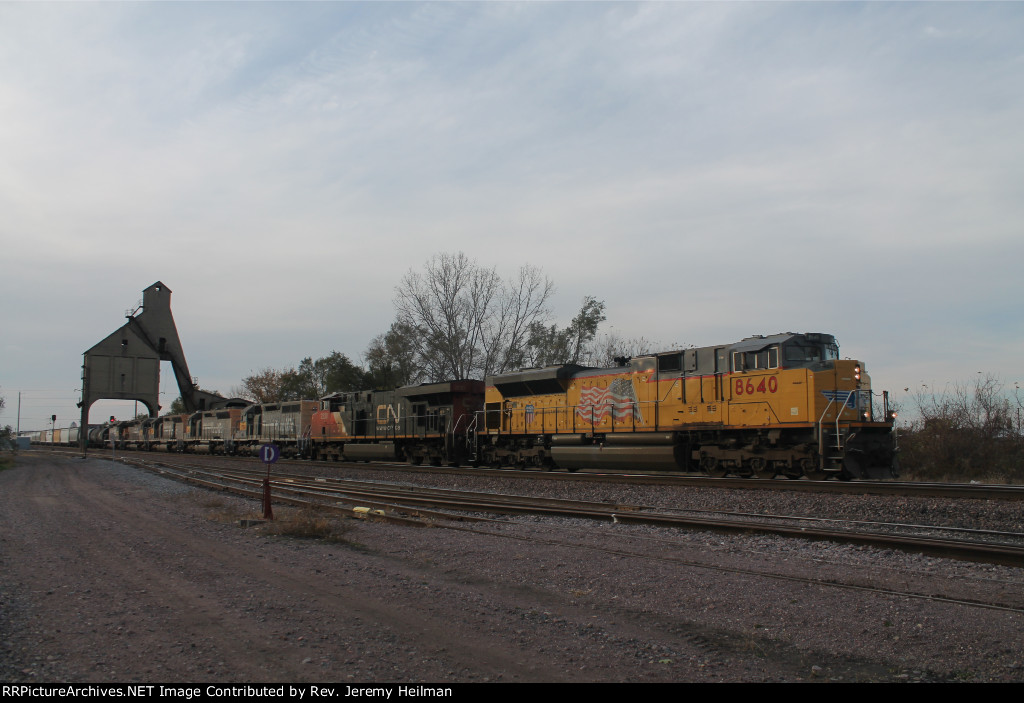 UP 8640 & others (2)